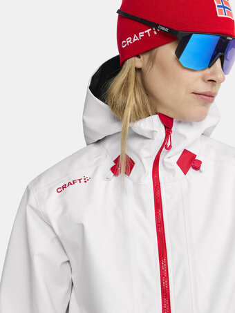 Jakker med brodert eller trykket logo